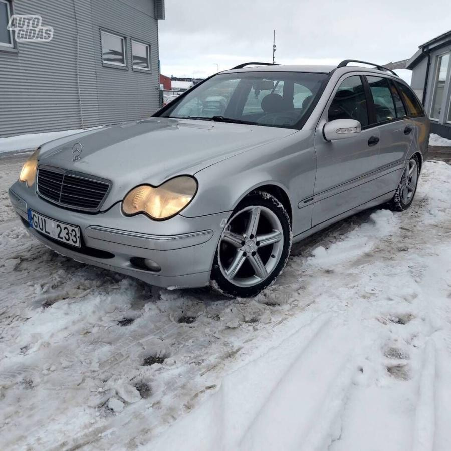 Mercedes-Benz c-220 2001 in Siauliai, with an engine capacity of 2.20 L and mileage of 350 thousand km for 1300 €, photo 1 on AUTOMOTO.COM.LV
