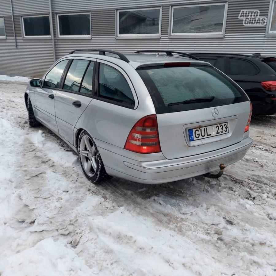 Mercedes-Benz c-220 2001 in Siauliai, with an engine capacity of 2.20 L and mileage of 350 thousand km for 1300 €, photo 3 on AUTOMOTO.COM.LV