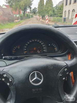 Mercedes-Benz c-220 2002 in Moletai, with an engine capacity of 2.20 L and mileage of 415 thousand km for 1600 €, photo 3 on AUTOMOTO.COM.LV