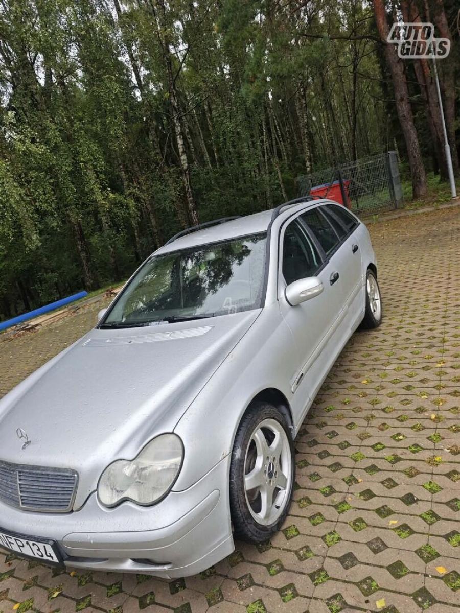 Mercedes-Benz c-220 2002 in Moletai, with an engine capacity of 2.20 L and mileage of 415 thousand km for 1600 €, photo 4 on AUTOMOTO.COM.LV