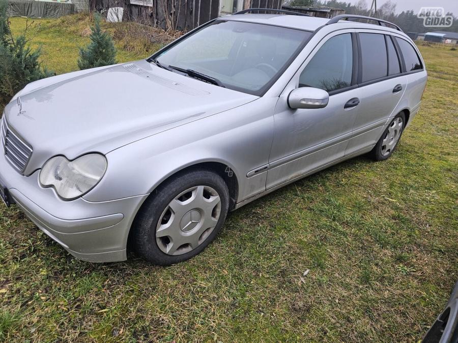 Mercedes-Benz c-220 2003 in Druskininkai, with an engine capacity of 2.10 L and mileage of 320 thousand km for 850 €, photo 2 on AUTOMOTO.COM.LV
