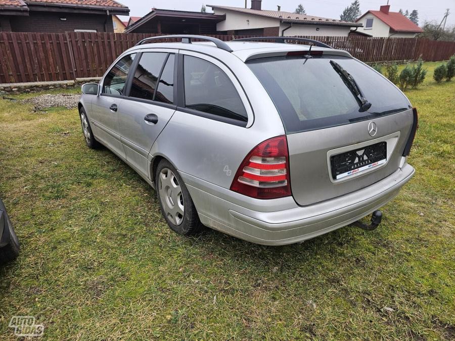 Mercedes-Benz c-220 2003 in Druskininkai, with an engine capacity of 2.10 L and mileage of 320 thousand km for 850 €, photo 3 on AUTOMOTO.COM.LV