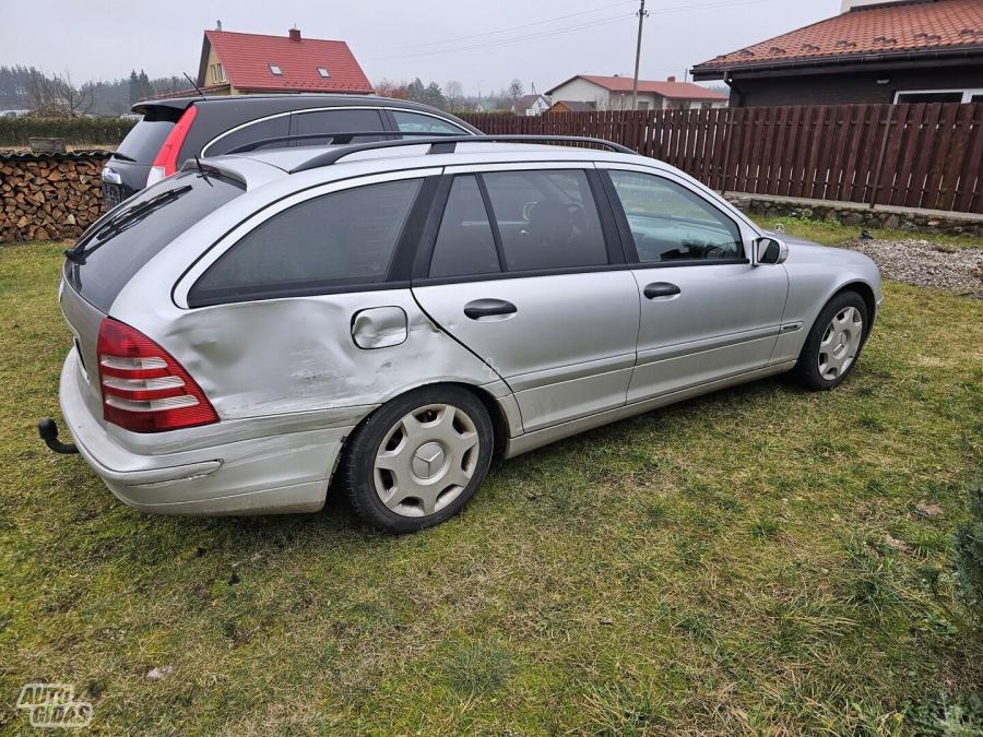 Mercedes-Benz c-220 2003 in Druskininkai, with an engine capacity of 2.10 L and mileage of 320 thousand km for 850 €, photo 4 on AUTOMOTO.COM.LV