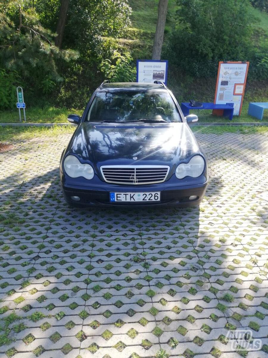 Mercedes-Benz c-220 2003 in Kaunas, with an engine capacity of 2.10 L and mileage of 380 thousand km for 1650 €, photo 1 on AUTOMOTO.COM.LV
