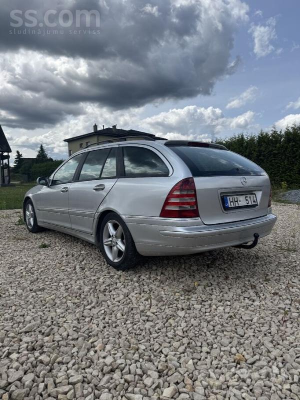 Mercedes-Benz c-220 2004 in Riga, with an engine capacity of 2.20 L and mileage of 416 thousand km for 2100 €, photo 3 on AUTOMOTO.COM.LV