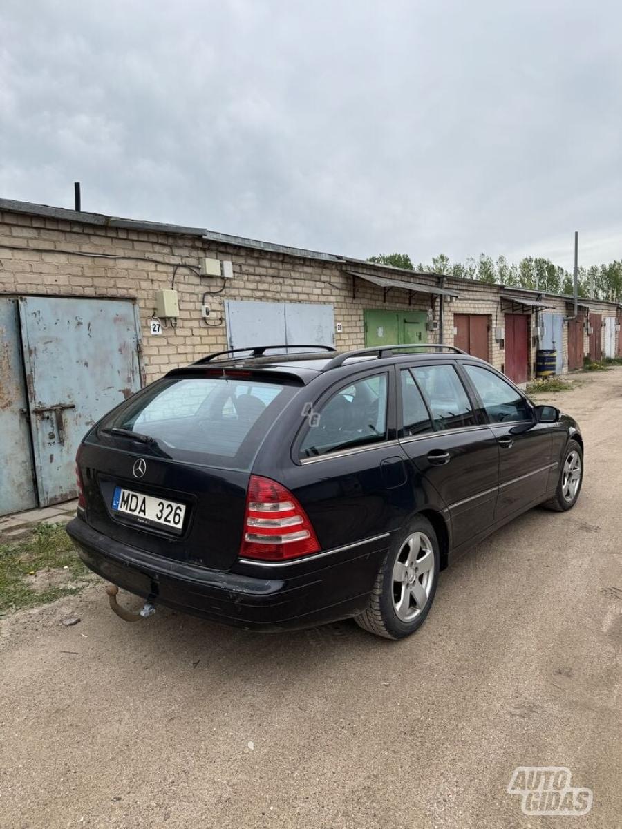 Mercedes-Benz c-220 2005 in Vilnius, with an engine capacity of 2.20 L and mileage of 385 thousand km for 1100 €, photo 4 on AUTOMOTO.COM.LV