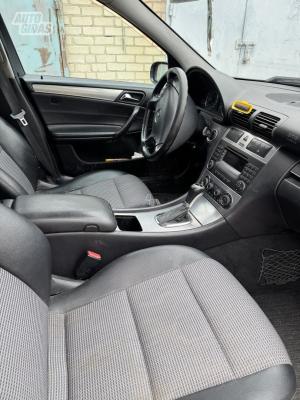 Mercedes-Benz c-220 2005 in Vilnius, with an engine capacity of 2.20 L and mileage of 385 thousand km for 1100 €, photo 7 on AUTOMOTO.COM.LV