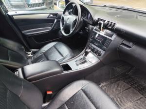 Mercedes-Benz c-220 2005 in Vilnius, with an engine capacity of 2.20 L and mileage of 445 thousand km for 1200 €, photo 7 on AUTOMOTO.COM.LV