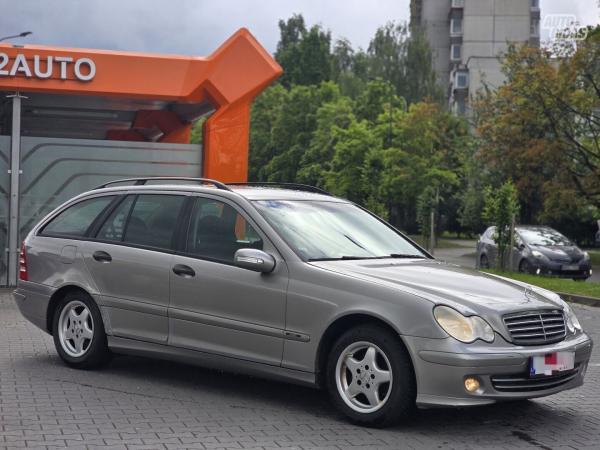 Мерседес Ц 220 2005 в Вильнюс, объемом двигателя 2.10 л и пробегом 360 тыс. км за 950 €, фото 2 на AUTOMOTO.COM.LV