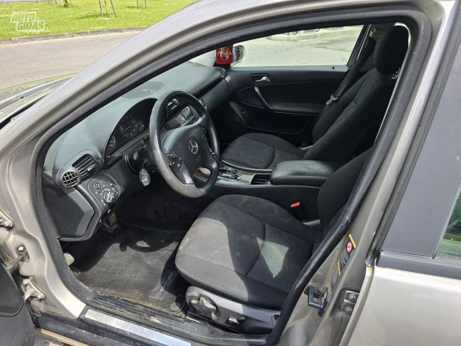 Mercedes-Benz c-220 2005 in Vilnius, with an engine capacity of 2.10 L and mileage of 360 thousand km for 950 €, photo 10 on AUTOMOTO.COM.LV