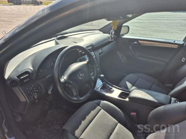 Mercedes-Benz c-220 2005 in Jelgava, with an engine capacity of 2.20 L and mileage of 345 thousand km for 1800 €, photo 4 on AUTOMOTO.COM.LV