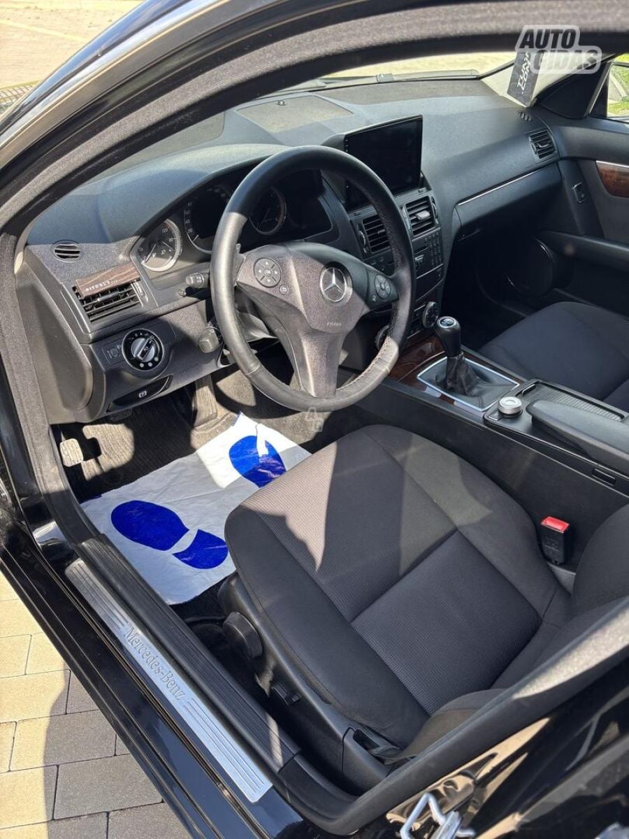 Mercedes-Benz c-220 2009 in Vilnius, with an engine capacity of 2.20 L and mileage of 390 thousand km for 3900 €, photo 12 on AUTOMOTO.COM.LV