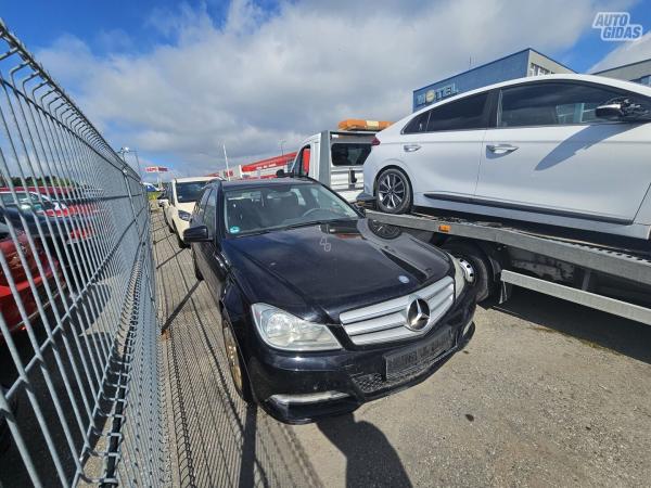 Mercedes-Benz c-220 2011 in Kaunas, with an engine capacity of 2.10 L and mileage of 301 thousand km for 2650 €, photo 2 on AUTOMOTO.COM.LV