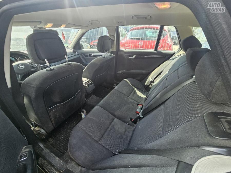 Mercedes-Benz c-220 2011 in Kaunas, with an engine capacity of 2.10 L and mileage of 301 thousand km for 2650 €, photo 5 on AUTOMOTO.COM.LV