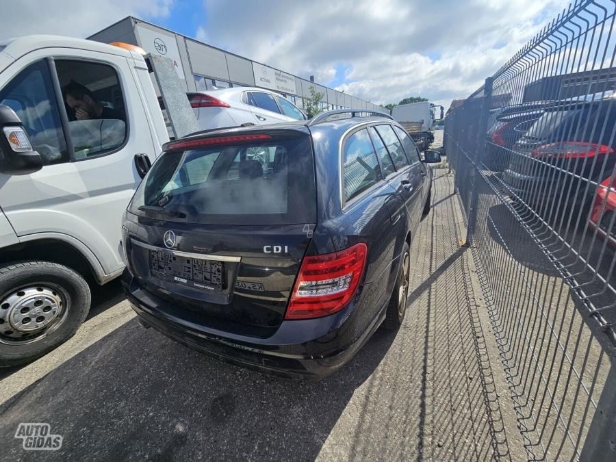 Mercedes-Benz c-220 2011 in Kaunas, with an engine capacity of 2.10 L and mileage of 301 thousand km for 2650 €, photo 9 on AUTOMOTO.COM.LV