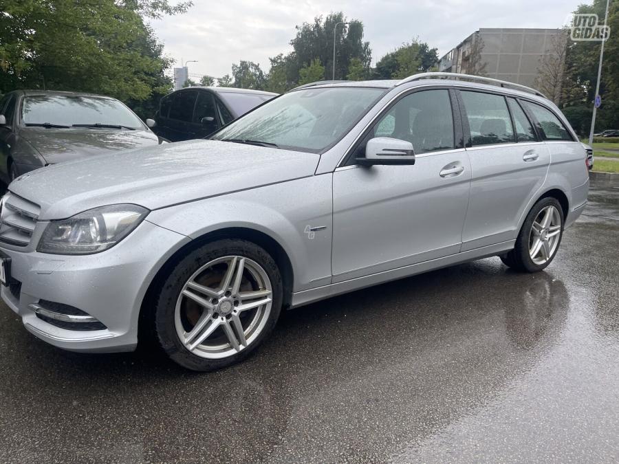 Mercedes-Benz c-220 2012 in Vilnius, with an engine capacity of 2.20 L and mileage of 300 thousand km for 2500 €, photo 1 on AUTOMOTO.COM.LV
