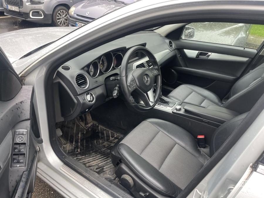 Mercedes-Benz c-220 2012 in Vilnius, with an engine capacity of 2.20 L and mileage of 300 thousand km for 2500 €, photo 14 on AUTOMOTO.COM.LV