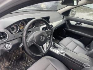 Mercedes-Benz c-220 2012 in Vilnius, with an engine capacity of 2.20 L and mileage of 300 thousand km for 2500 €, photo 15 on AUTOMOTO.COM.LV