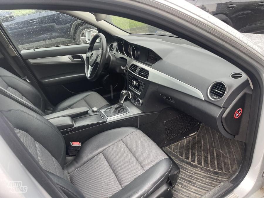 Mercedes-Benz c-220 2012 in Vilnius, with an engine capacity of 2.20 L and mileage of 300 thousand km for 2500 €, photo 20 on AUTOMOTO.COM.LV