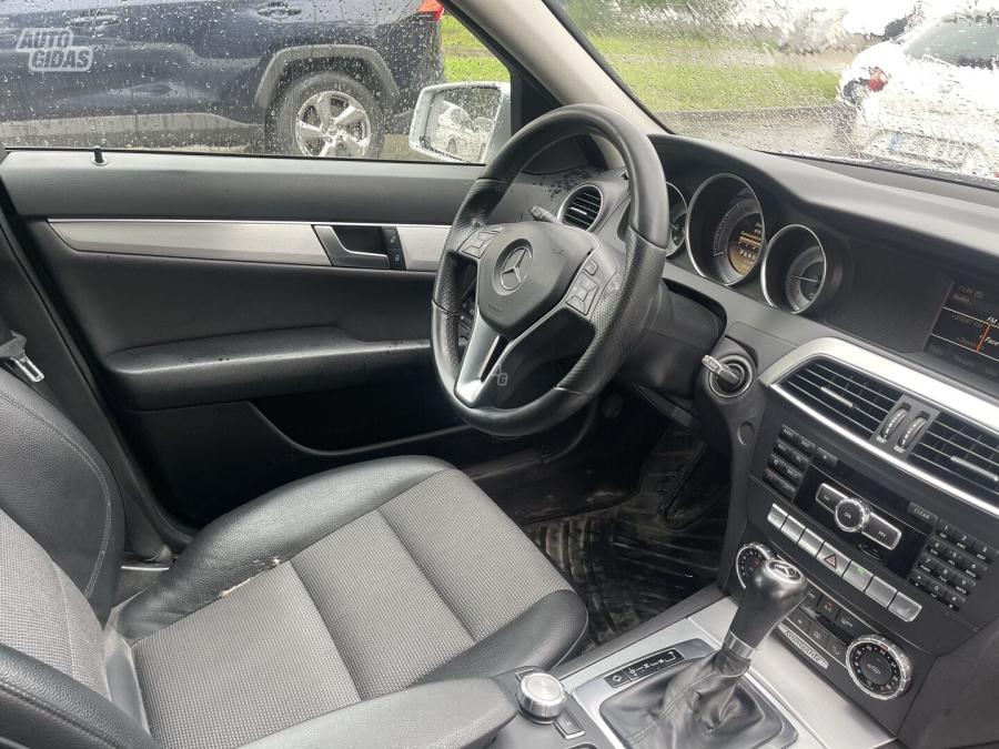 Mercedes-Benz c-220 2012 in Vilnius, with an engine capacity of 2.20 L and mileage of 300 thousand km for 2500 €, photo 21 on AUTOMOTO.COM.LV