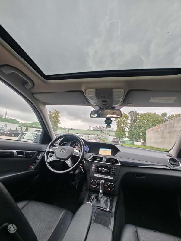 Мерседес Ц 220 2013 в Клайпеда на AUTOMOTO.COM.LV Мерседес Ц 220 2013 в Клайпеда, объемом двигателя 2.14 л и пробегом 270 тыс. км за 4650 €, фото 7 на AUTOMOTO.COM.LV