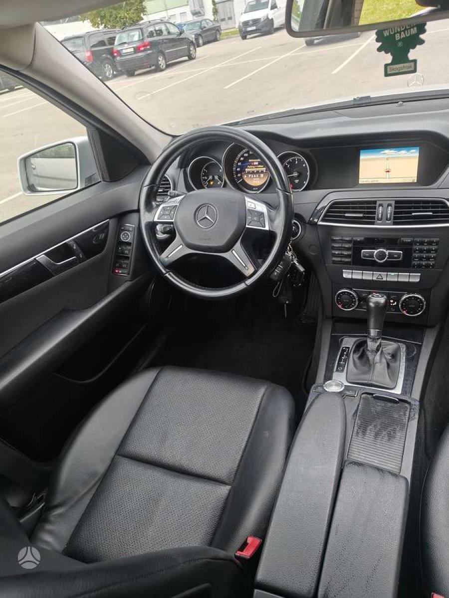 Mercedes-Benz c-220 2013 in Klaipeda, with an engine capacity of 2.14 L and mileage of 270 thousand km for 4650 €, photo 8 on AUTOMOTO.COM.LV