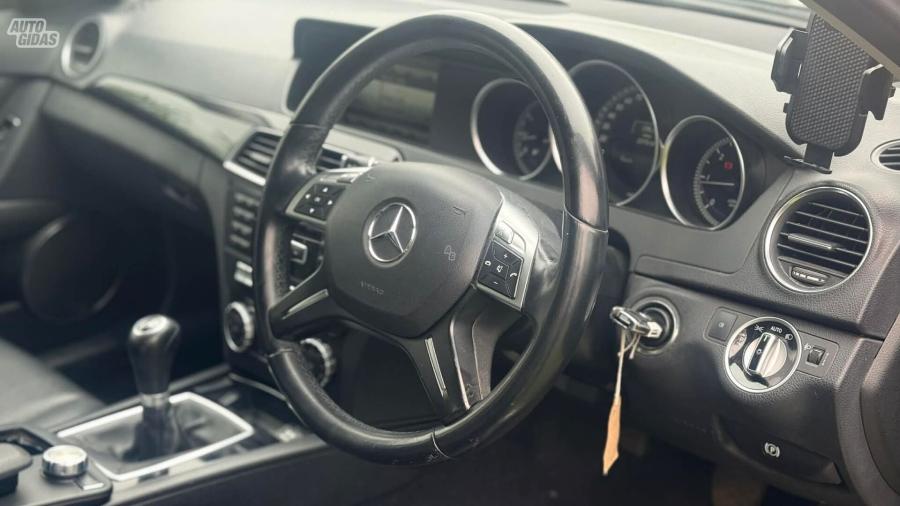 Mercedes-Benz c-220 2014 in Kazlu Ruda, with an engine capacity of 2.10 L and mileage of 219 thousand km for 3149 €, photo 7 on AUTOMOTO.COM.LV