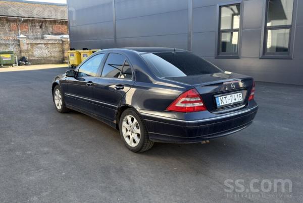 Violets Mercedes-Benz c-220 2006 Rīga, ar dzinēja tilpumu 2.20 L un nobraukumu 350 tūkst. km par 1500 €, foto 3 vietnē AUTOMOTO.COM.LV
