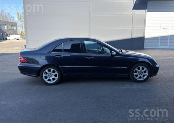 Violets Mercedes-Benz c-220 2006 Rīga, ar dzinēja tilpumu 2.20 L un nobraukumu 350 tūkst. km par 1500 €, foto 5 vietnē AUTOMOTO.COM.LV