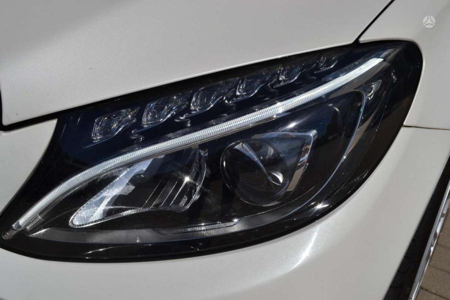 White Mercedes-Benz c-220 2017 in Vilnius, with an engine capacity of 2.14 L and mileage of 125 thousand km for 25000 €, photo 6 on AUTOMOTO.COM.LV