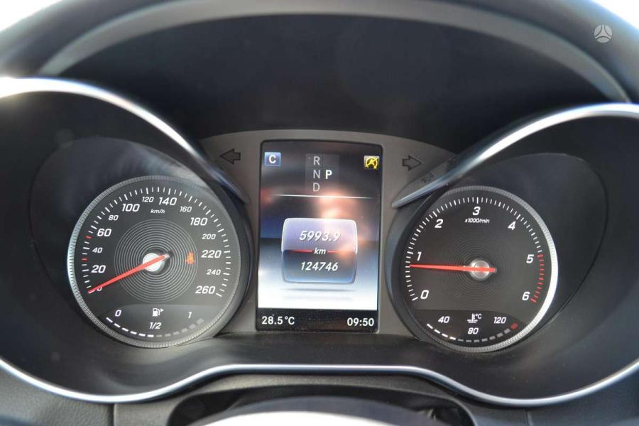 White Mercedes-Benz c-220 2017 in Vilnius, with an engine capacity of 2.14 L and mileage of 125 thousand km for 25000 €, photo 17 on AUTOMOTO.COM.LV