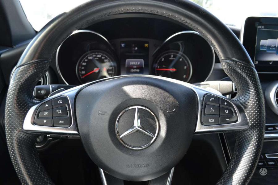 White Mercedes-Benz c-220 2017 in Vilnius, with an engine capacity of 2.14 L and mileage of 125 thousand km for 25000 €, photo 20 on AUTOMOTO.COM.LV