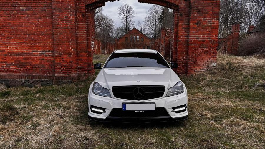 White Mercedes-Benz c-220 2011 in Vilnius, with an engine capacity of 2.10 L and mileage of 300 thousand km for 9200 €, photo 1 on AUTOMOTO.COM.LV