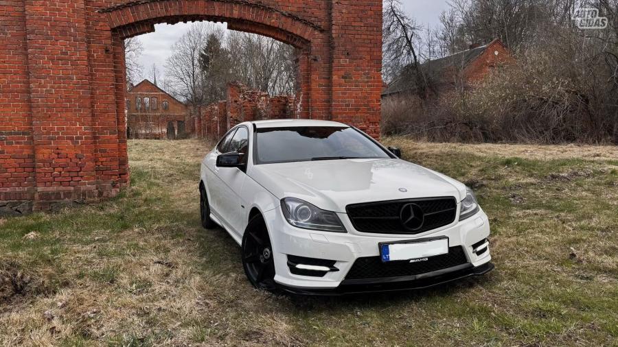 White Mercedes-Benz c-220 2011 in Vilnius, with an engine capacity of 2.10 L and mileage of 300 thousand km for 9200 €, photo 3 on AUTOMOTO.COM.LV