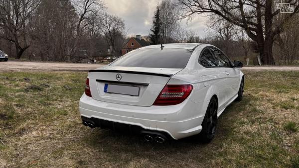 White Mercedes-Benz c-220 2011 in Vilnius, with an engine capacity of 2.10 L and mileage of 300 thousand km for 9200 €, photo 4 on AUTOMOTO.COM.LV