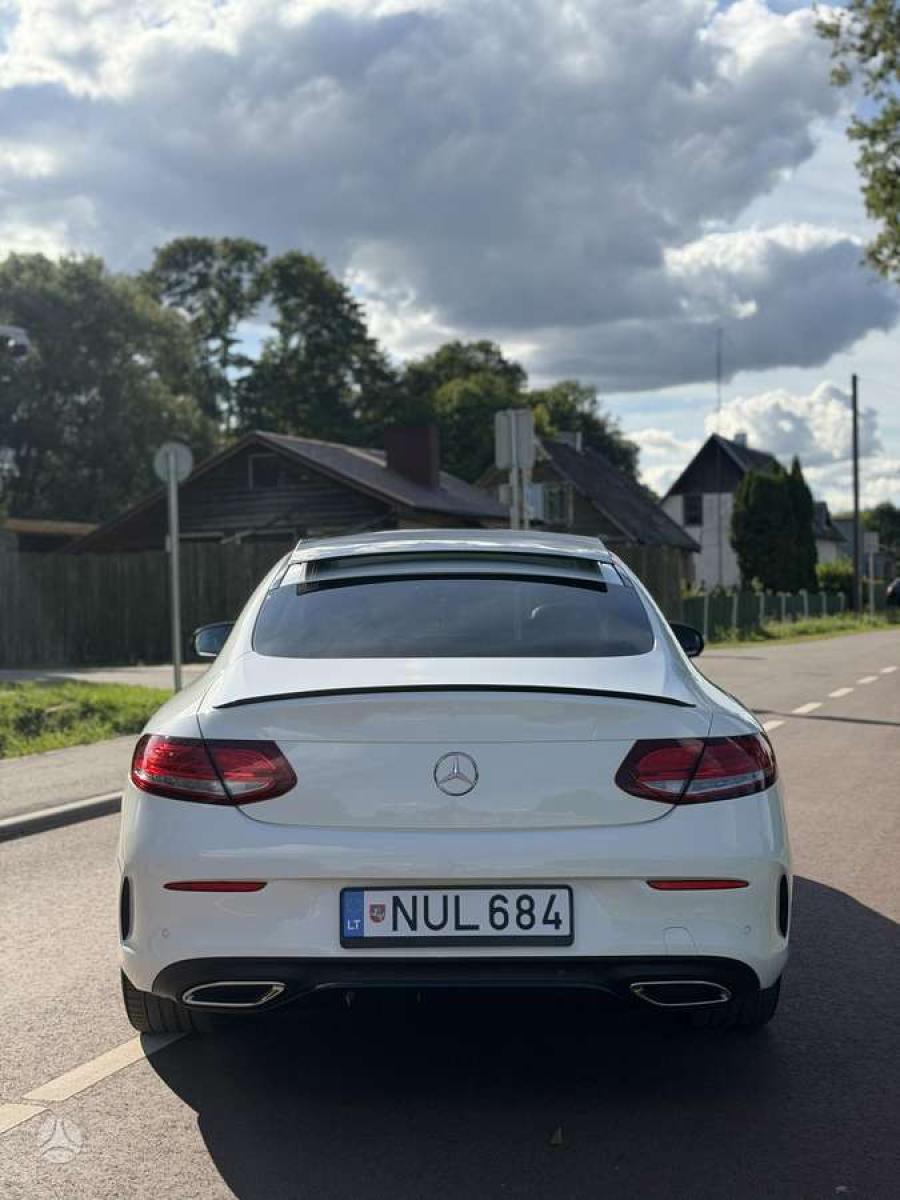 White Mercedes-Benz c-220 2016 in Siauliai, with an engine capacity of 2.14 L and mileage of 155 thousand km for 19000 €, photo 5 on AUTOMOTO.COM.LV