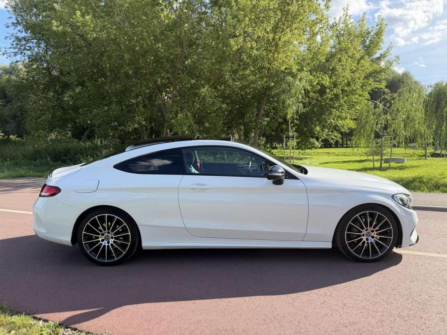 White Mercedes-Benz c-220 2016 in Siauliai, with an engine capacity of 2.14 L and mileage of 155 thousand km for 19000 €, photo 7 on AUTOMOTO.COM.LV