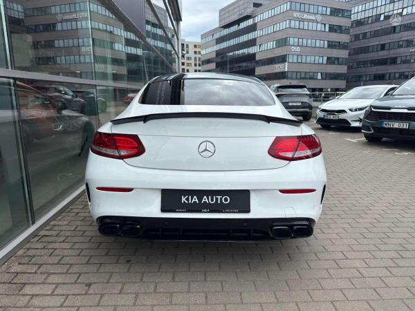 White Mercedes-Benz c-220 2017 in Vilnius, with an engine capacity of 2.14 L and mileage of 160 thousand km for 21400 €, photo 6 on AUTOMOTO.COM.LV