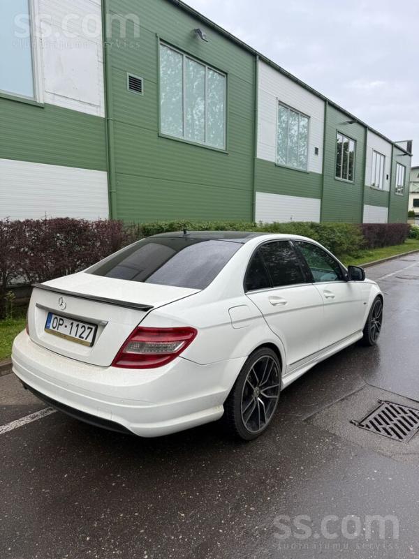 White Mercedes-Benz c-220 2007 in Riga, with an engine capacity of 2.20 L and mileage of 0 thousand km for 4900 €, photo 2 on AUTOMOTO.COM.LV