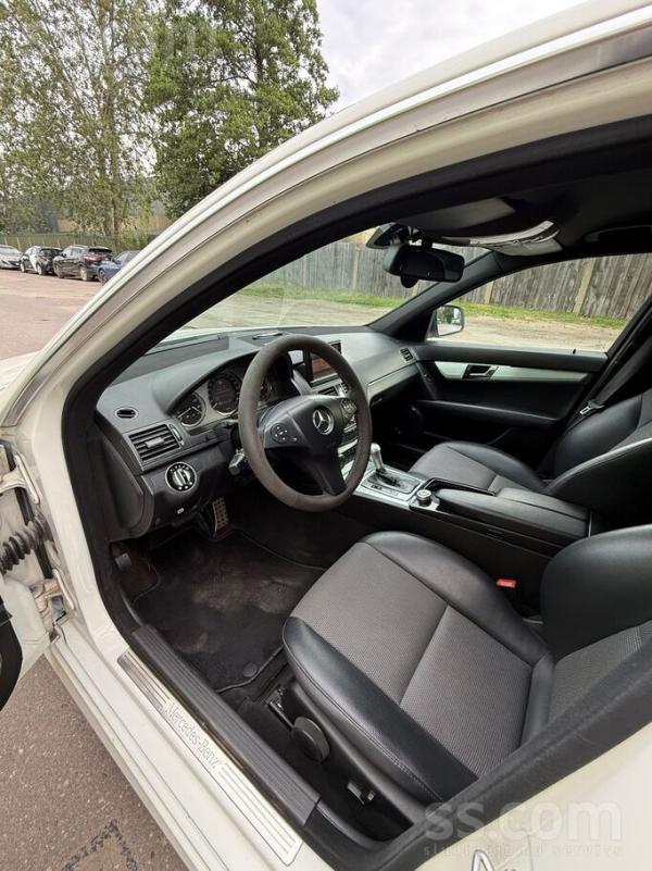 White Mercedes-Benz c-220 2007 in Riga, with an engine capacity of 2.20 L and mileage of 0 thousand km for 4900 €, photo 7 on AUTOMOTO.COM.LV