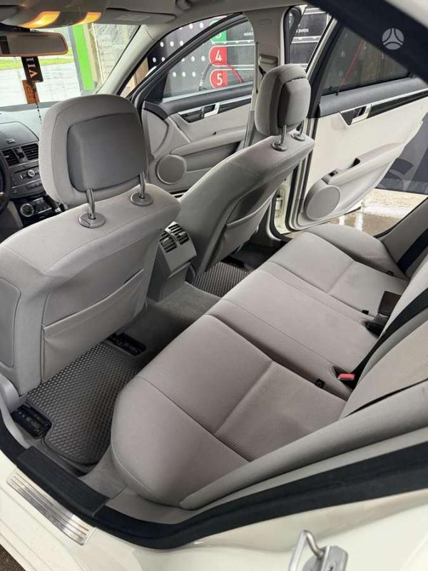 White Mercedes-Benz c-220 2007 in Kaunas, with an engine capacity of 2.15 L and mileage of 438 thousand km for 3200 €, photo 10 on AUTOMOTO.COM.LV