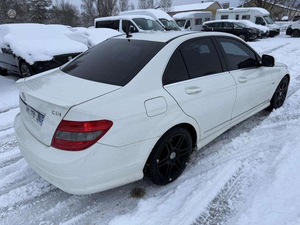 Balts Mercedes-Benz c-220 2008 Tauragė, ar dzinēja tilpumu 2.15 L un nobraukumu 205 tūkst. km par 2800 €, foto 4 vietnē AUTOMOTO.COM.LV