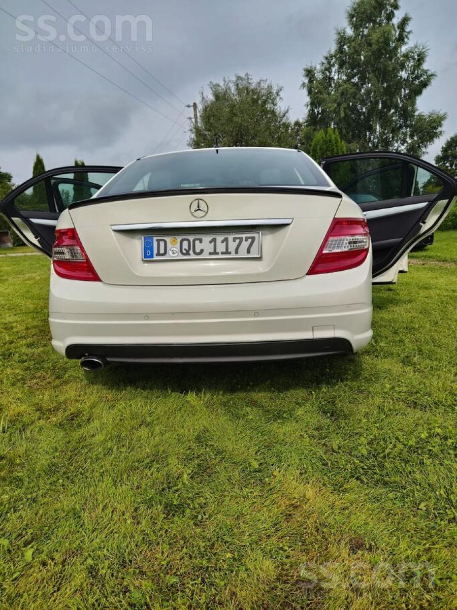 White Mercedes-Benz c-220 2009 in Aizkraukle, with an engine capacity of 2.20 L and mileage of 275 thousand km for 6500 €, photo 4 on AUTOMOTO.COM.LV