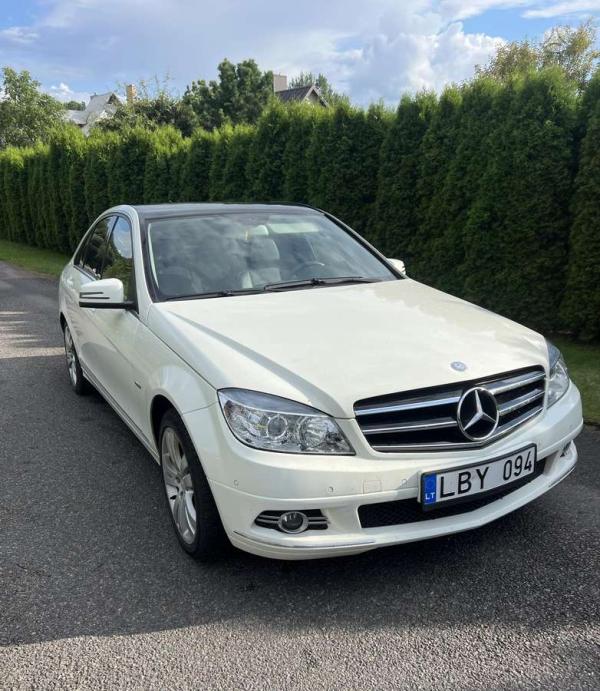 Balts Mercedes-Benz c-220 2010 Kauņa, ar dzinēja tilpumu 2.15 L un nobraukumu 380 tūkst. km par 4600 €, foto 1 vietnē AUTOMOTO.COM.LV