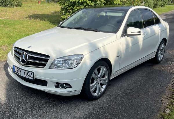 Balts Mercedes-Benz c-220 2010 Kauņa, ar dzinēja tilpumu 2.15 L un nobraukumu 380 tūkst. km par 4600 €, foto 2 vietnē AUTOMOTO.COM.LV