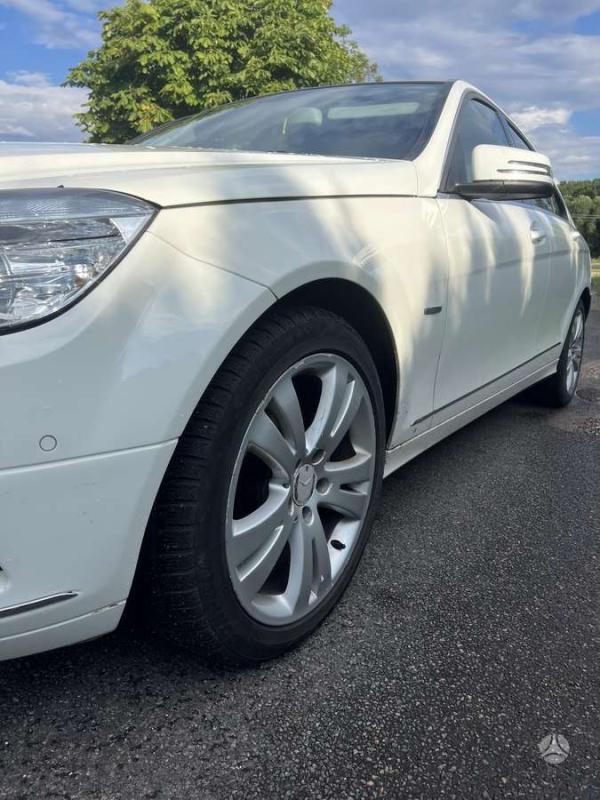 Balts Mercedes-Benz c-220 2010 Kauņa, ar dzinēja tilpumu 2.15 L un nobraukumu 380 tūkst. km par 4600 €, foto 3 vietnē AUTOMOTO.COM.LV