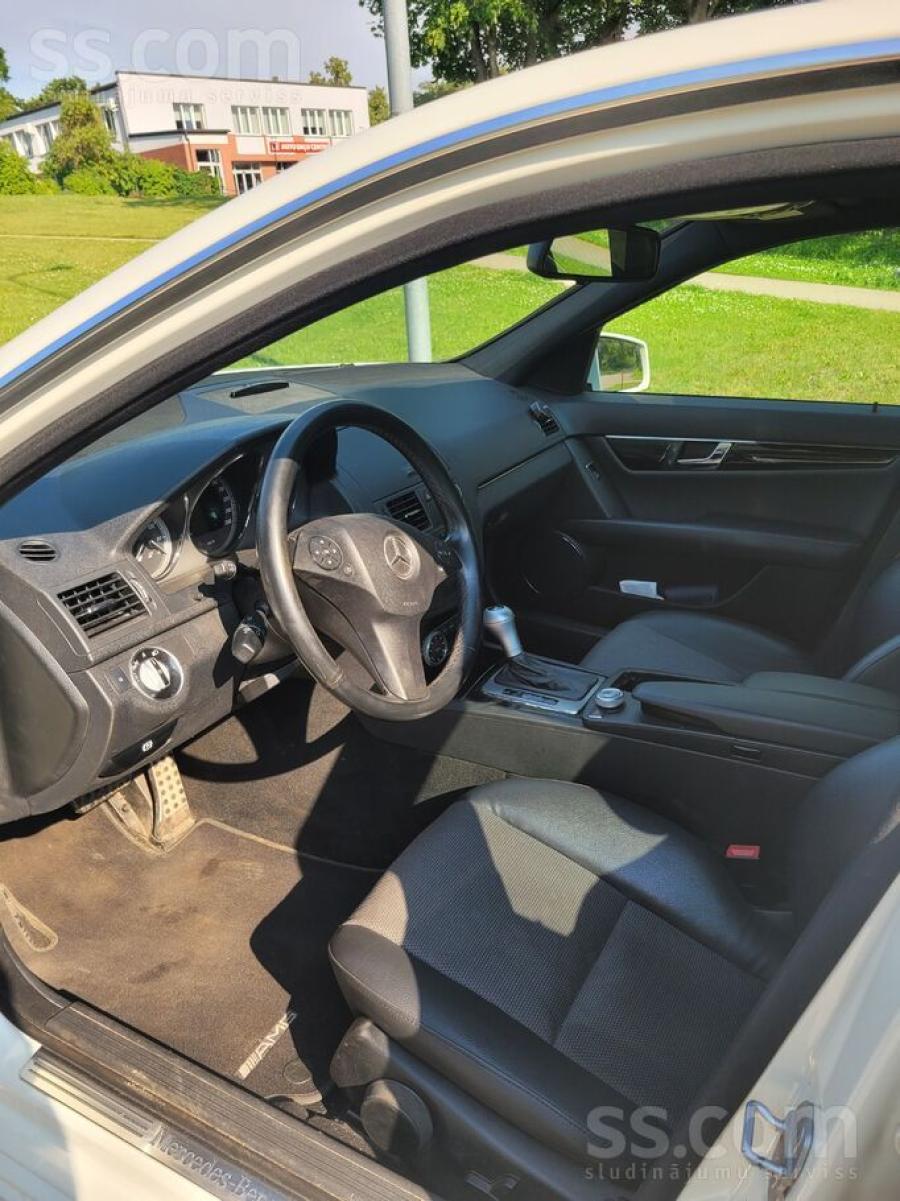 White Mercedes-Benz c-220 2011 in Jelgava, with an engine capacity of 2.20 L and mileage of 296 thousand km for 8300 €, photo 8 on AUTOMOTO.COM.LV