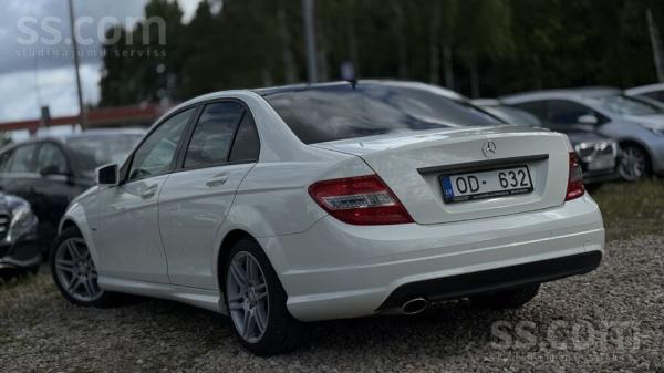 White Mercedes-Benz c-220 2011 in Jelgava, with an engine capacity of 2.20 L and mileage of 295 thousand km for 8790 €, photo 4 on AUTOMOTO.COM.LV