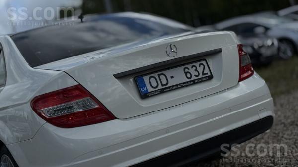 White Mercedes-Benz c-220 2011 in Jelgava, with an engine capacity of 2.20 L and mileage of 295 thousand km for 8790 €, photo 6 on AUTOMOTO.COM.LV