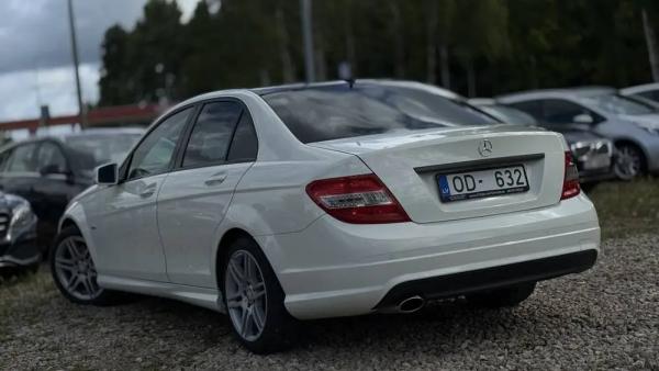 Белый Мерседес Ц 220 2011 в Елгава, объемом двигателя 2.20 л и пробегом 295 тыс. км за 8790 €, фото 4 на AUTOMOTO.COM.LV
